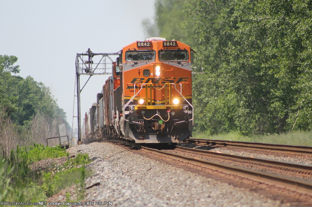 BNSF 6842 EASTBOUND